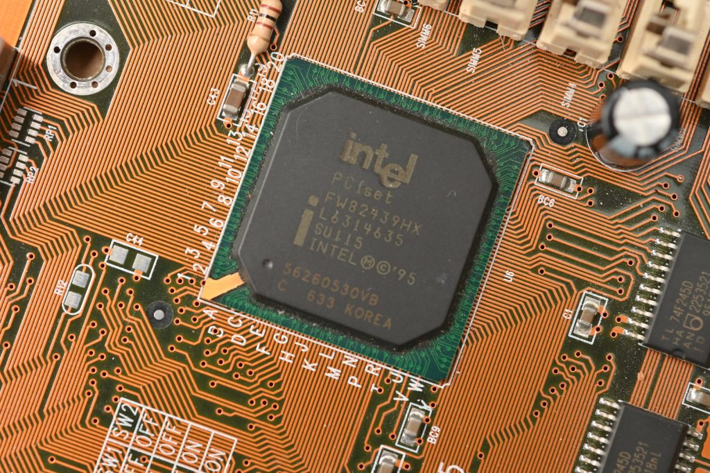 Early Pentium Chipsets – Dependency Injection