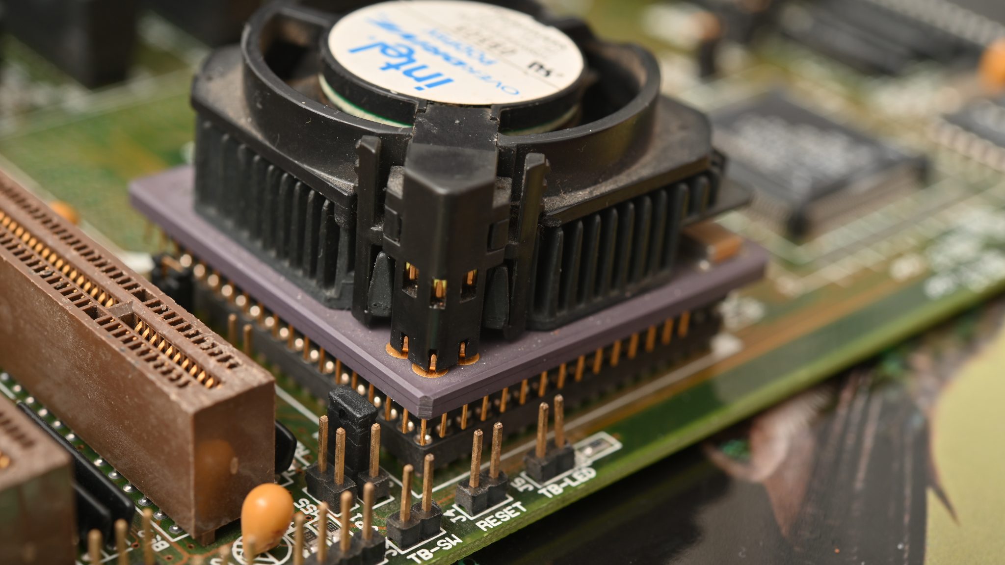 Pentium on a 386 motherboard – Dependency Injection